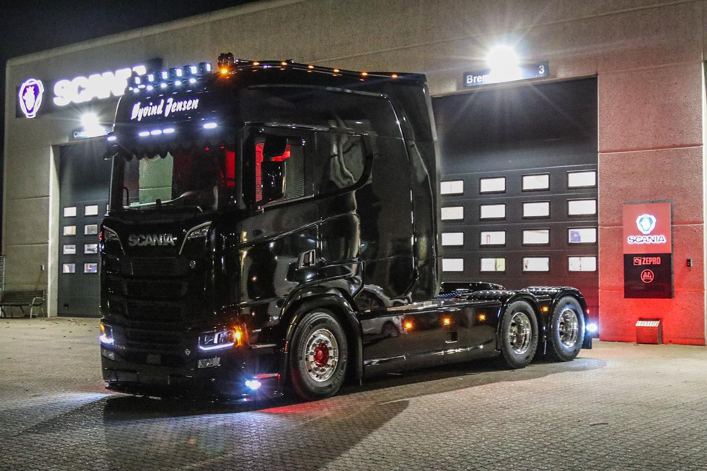 Poklon za 50. rođendan od 770 KS – produženi Scania 770S za glavnog ...